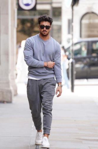 Rowan Row- Dating And Girlfriend. What Is His Net Worth?